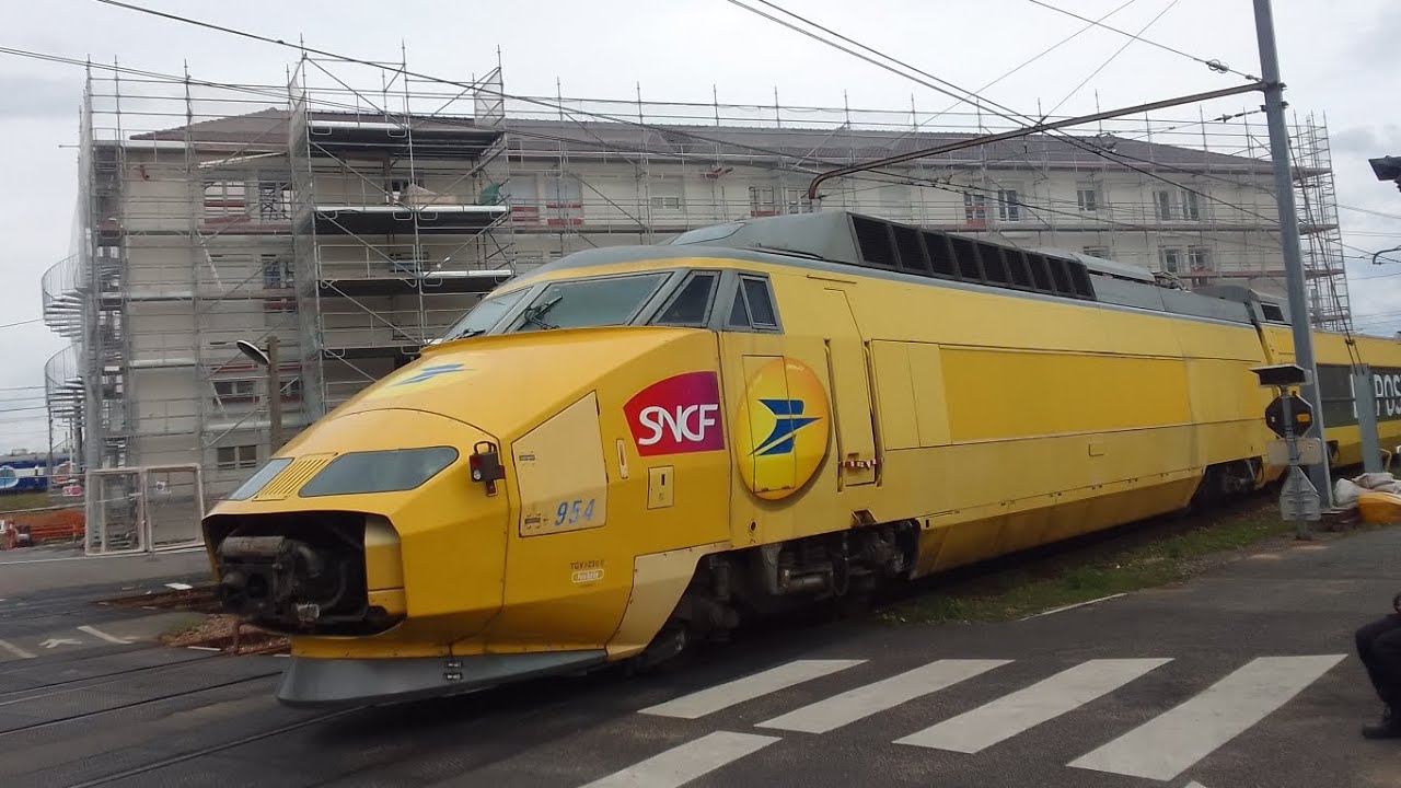 Acheminement du TGV PSE Demi Rame Postale + Motrices 1 du TGV PSE ...