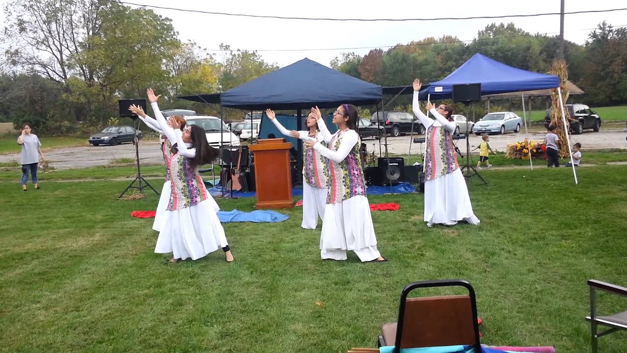 "He Loves Us-Kim Walker Praise Dance" - YouTube