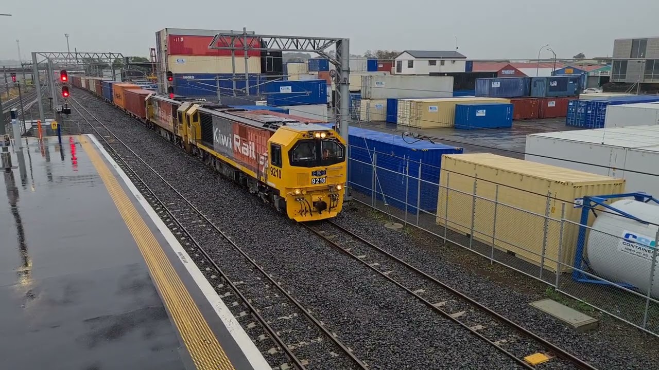 Double dls on metroport freight in the rain - YouTube