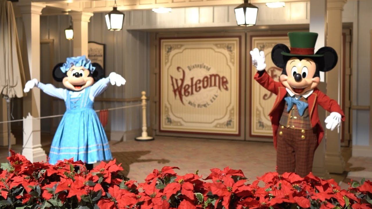Mickey & Minnie + Pluto & The Muppets - Merriest Nights Disneyland ...