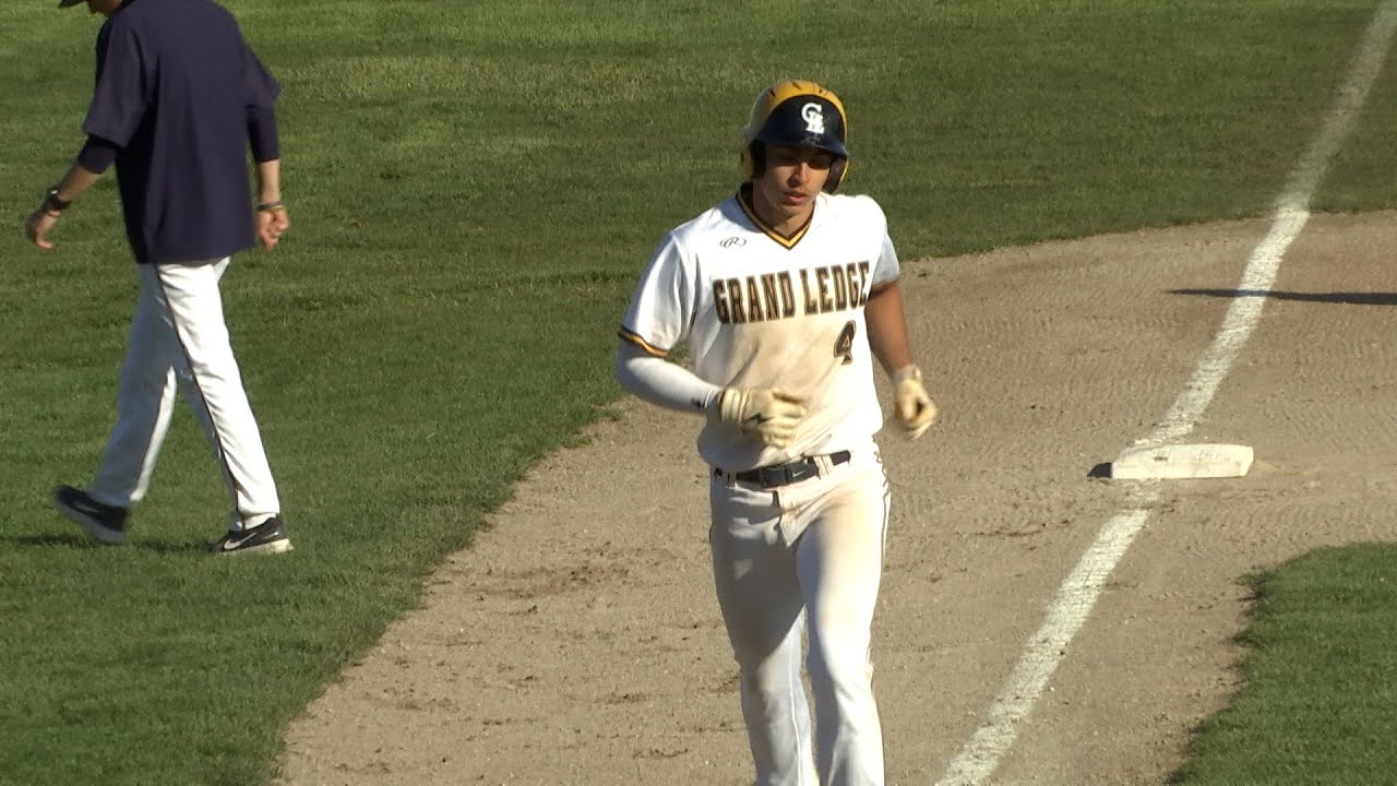Grand Ledge baseball picks up upset wins over Okemos - YouTube