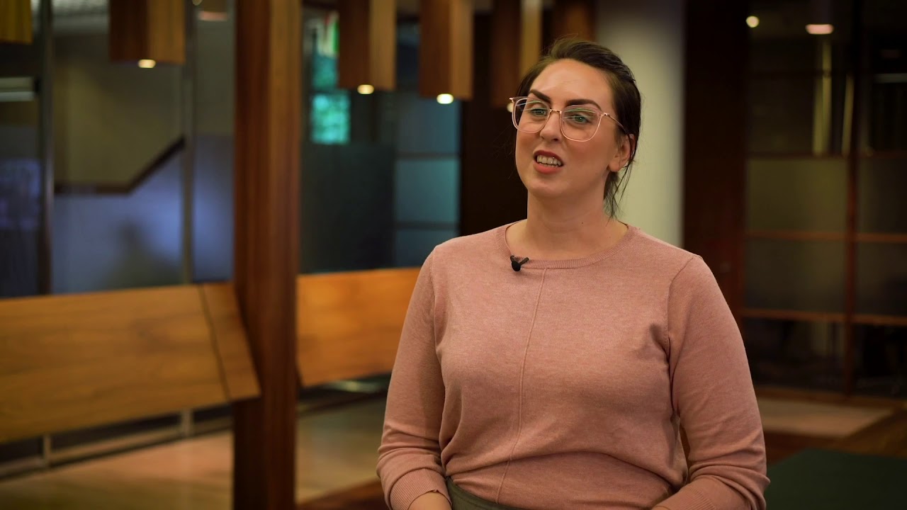 How to frame your interviewee - YouTube