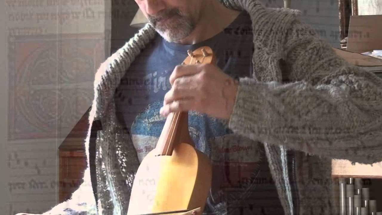 Cantiga 131 - treble vielle (fiddle) - YouTube