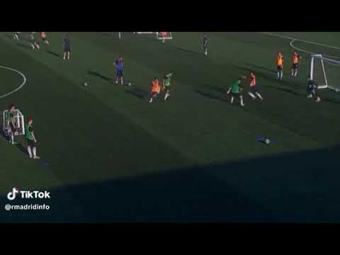 REAL MADRIDIA'S INFO TIKTOKPAGE POST ARDA GÜLER'S TACKLE ON VALVERDE IN TRAINING AND KROSS' REACTION