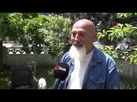 Onu kuzusuyla dolaşırken görenler şaşkınlıklarını gizleyemiyor