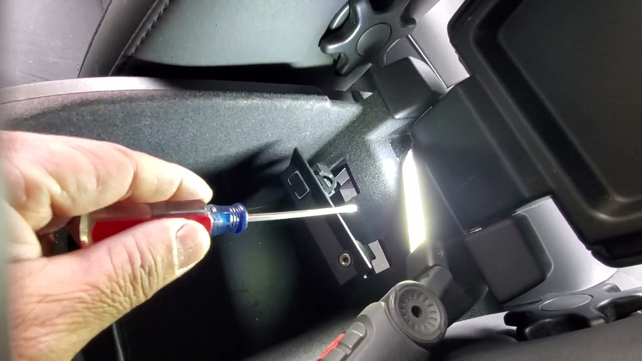 2013 VOLVO XC70 USB PORT REPLACE - YouTube