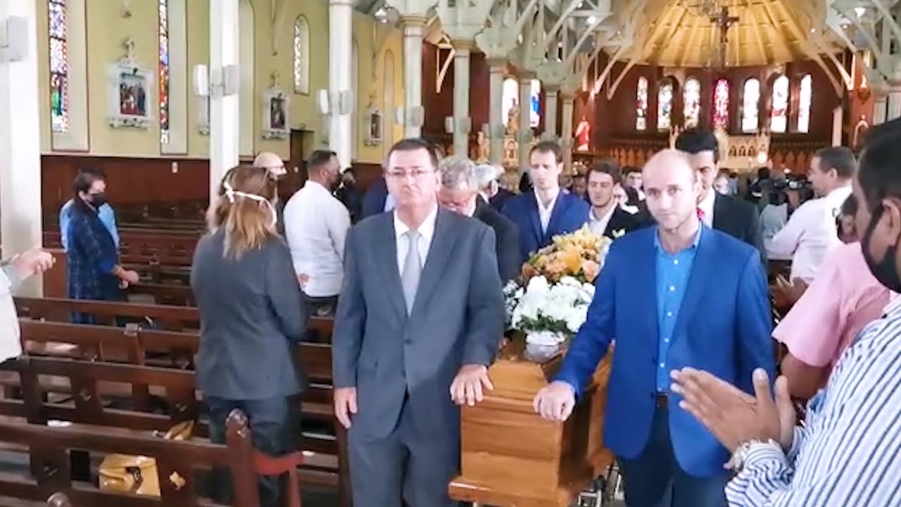 Ultimes adieux à Gilbert Rousset - YouTube
