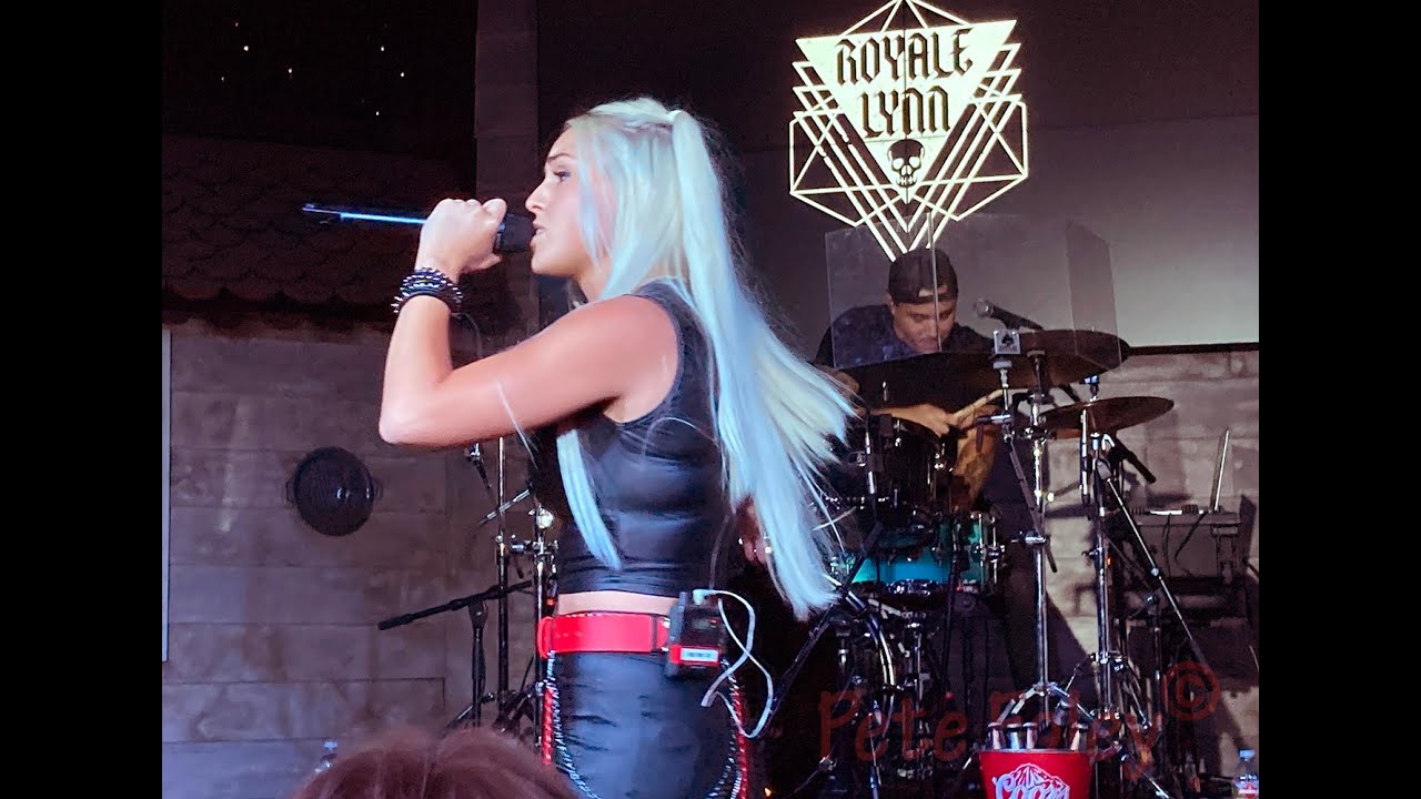 Royale Lynn Live in Las Vegas at Stoney's Rocking Country - YouTube