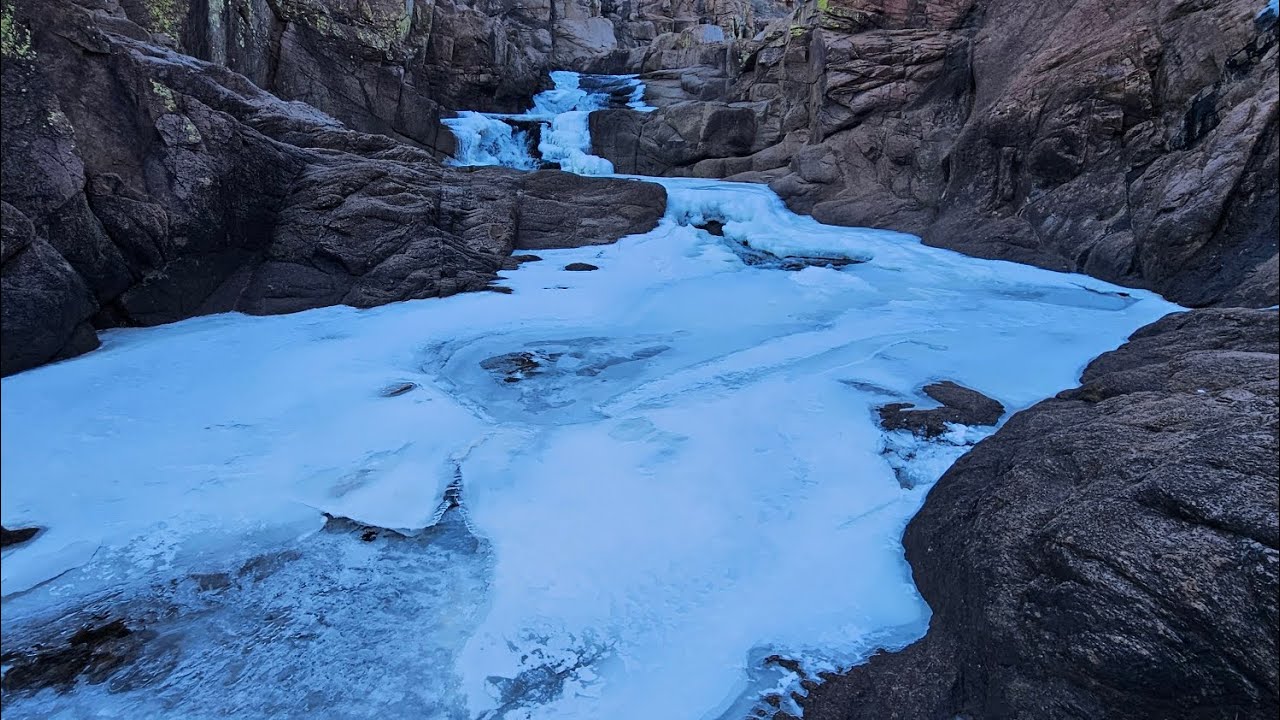 40 foot hole frozen. - YouTube