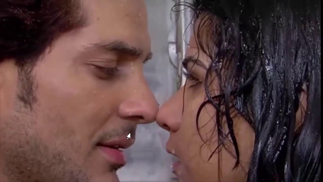Top 10 HOT kissing scenes in bollywood kiss - YouTube