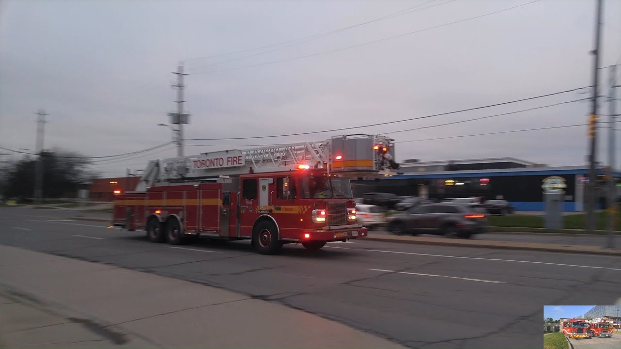 Toronto Fire Platform 432 Responding - YouTube