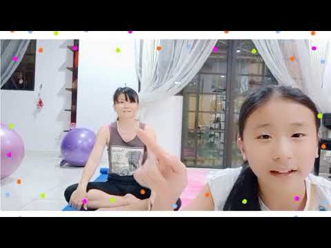 Me and my mum doing a YOGA CHALLENGE!!!