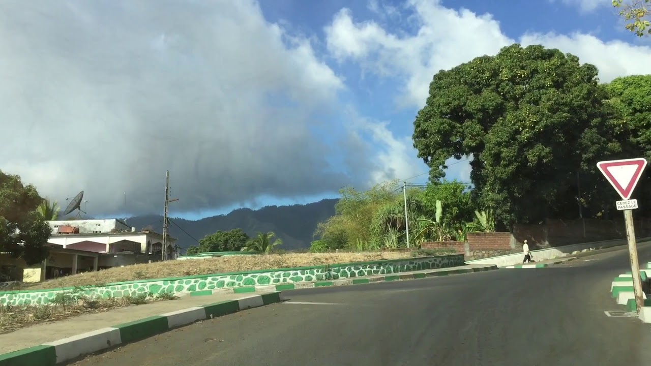 L'entrée de la ville de Ouani Anjouan Comores - YouTube