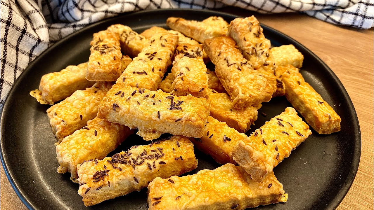 Ropogós sajtos, köménymagos rudak /Crispy cheese sticks with cumin ...