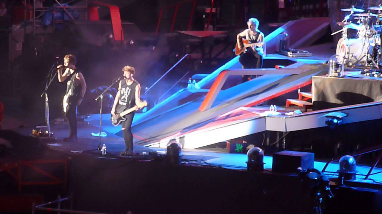 5SOS 5 Seconds Of Summer Amnesia Chicago Soldier Field Where We Are ...