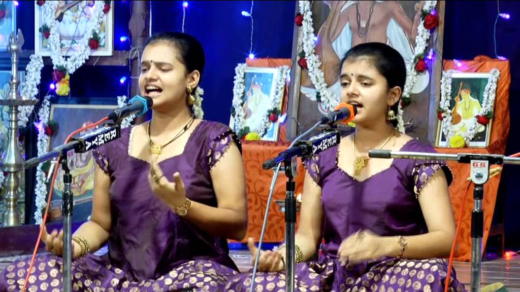 Marubalka-Sriranjani by Parvathy Narayanan & Pooja Narayanan - YouTube
