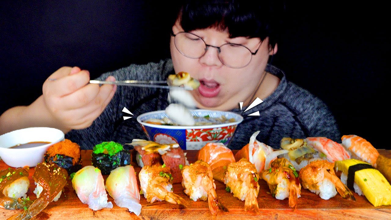 모듬 초밥 우동 야무지게 먹방...! Sushi and Udon Mukbang Tasty Hoon 테이스티훈 - YouTube