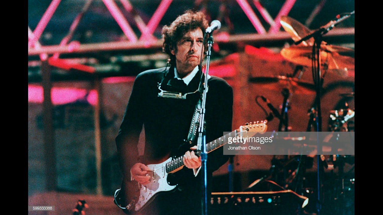 Bob Dylan - Jokerman (Live) - YouTube