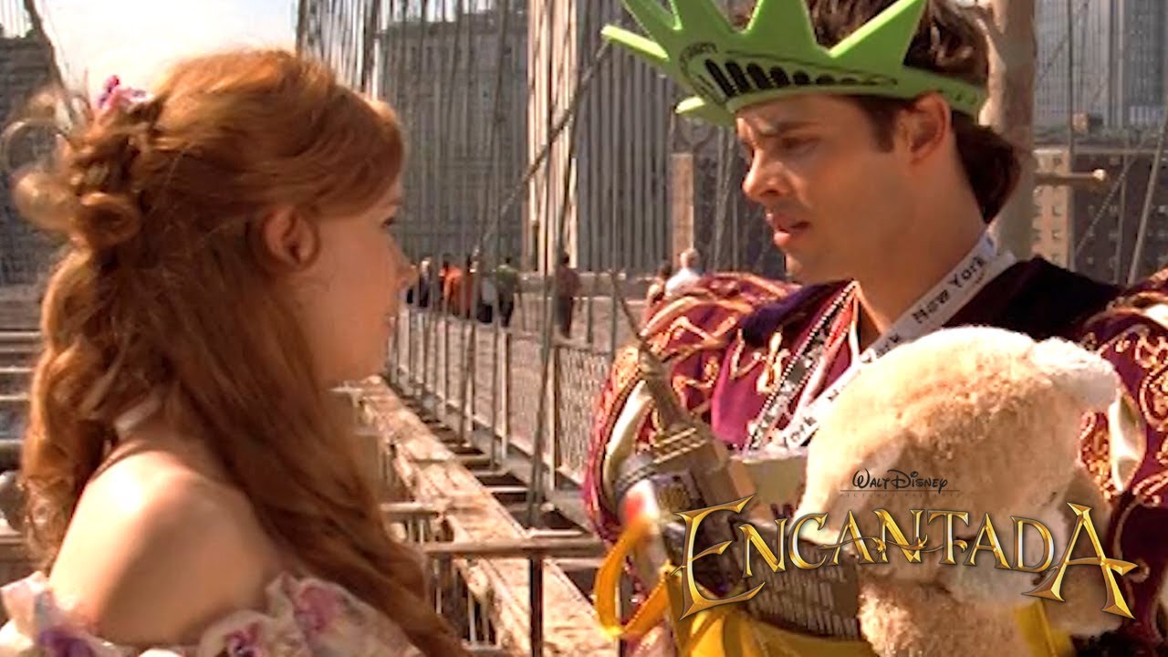 Hotdogs on the Bridge (Deleted Scene) - Enchanted - YouTube