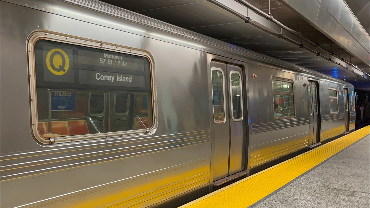 R68A (Q) train at Canal Street - YouTube