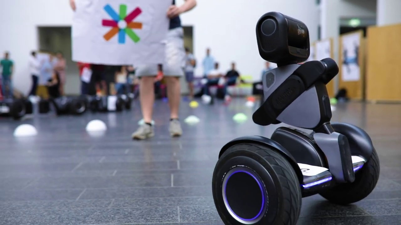 Human-robot tandem race - YouTube