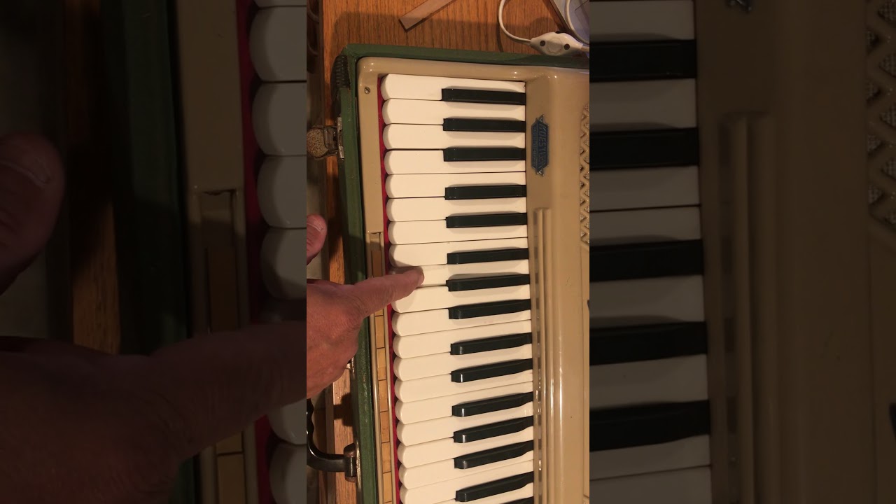 Vintage Koestler Harmophone Suitcase Organ Keyboard - YouTube