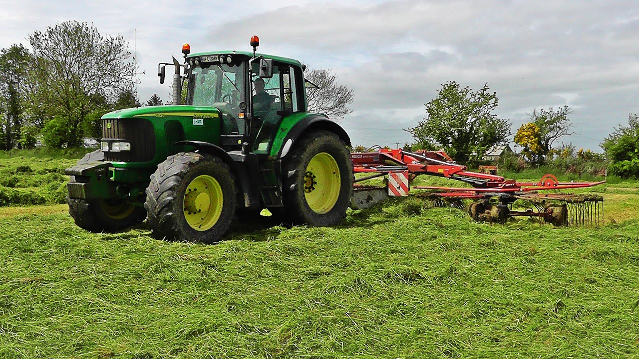 John Deere 6920 & Lely Hibiscus Raking, Silage 2015, Cork - YouTube