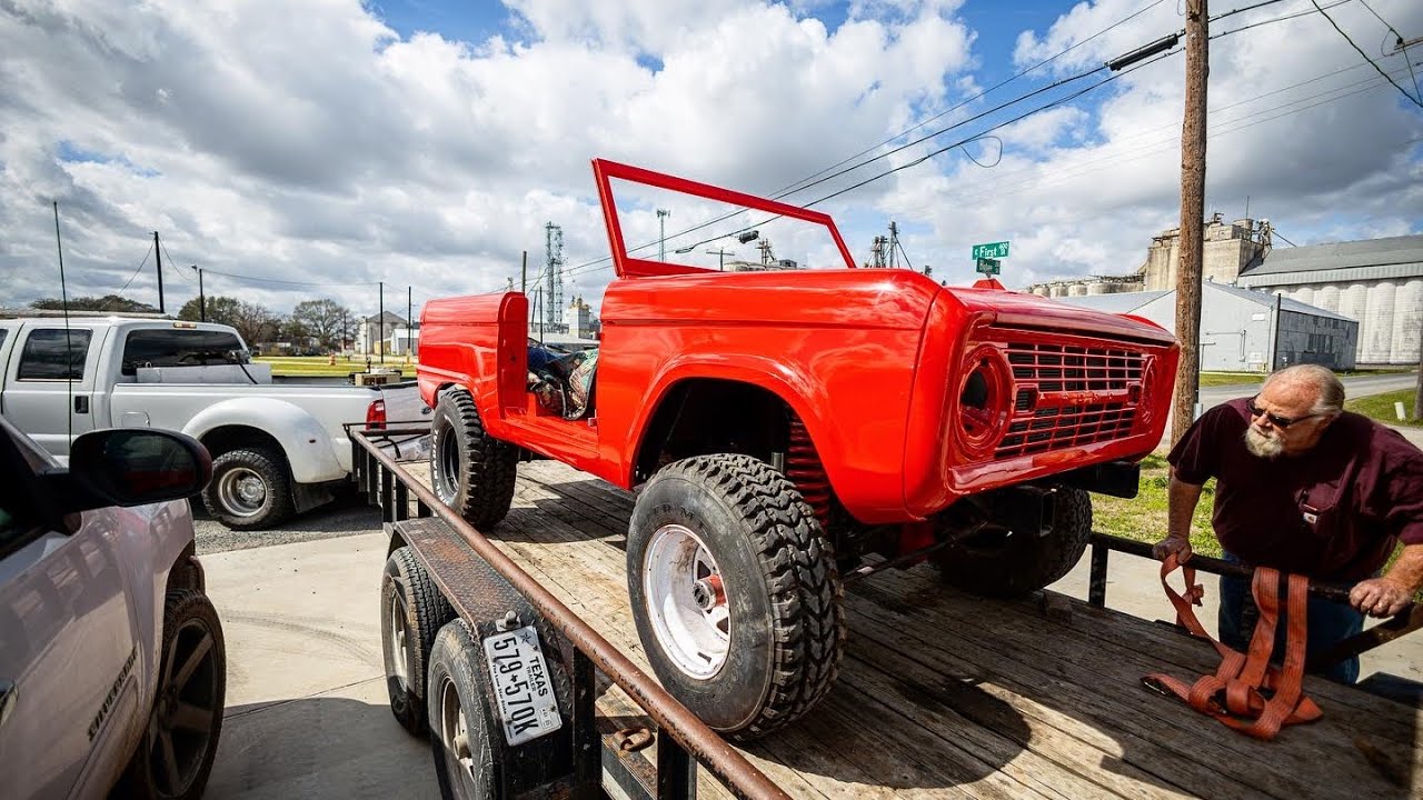 I painted a Classic FORD BRONCO Glossy Ford Racing RED - YouTube