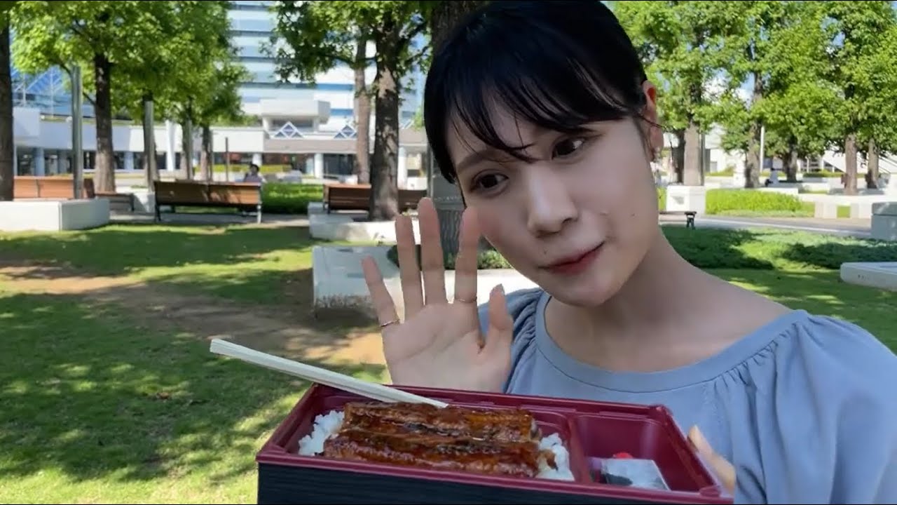 【Mizuki Tokita】Just eating an eel lunch box 《Japanese weather girl ...