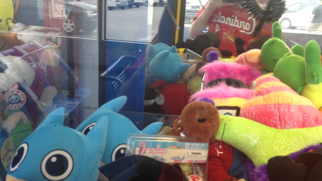PLUSH BUS CLAW MACHINE VS NAMCO FIRE TRUCK CLAW MACHINE @WALMART - YouTube
