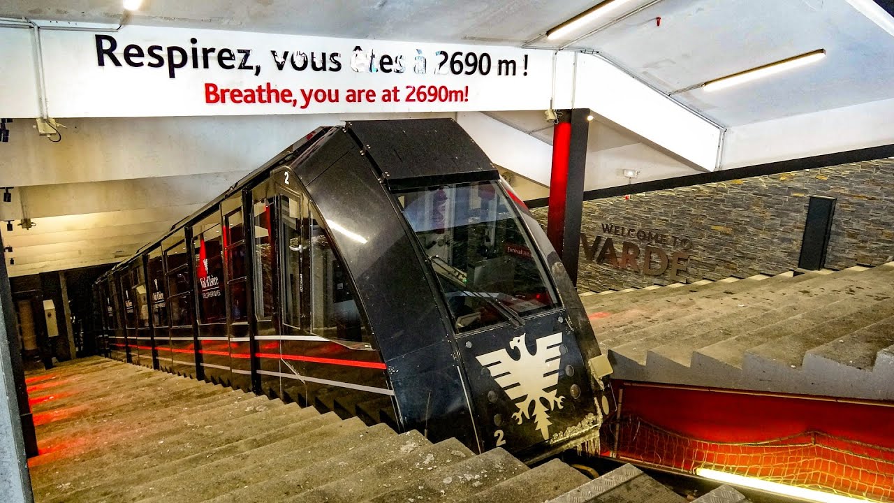Funiculaire Funival val d'Isère : Marche complète à 10 m/s en station ...