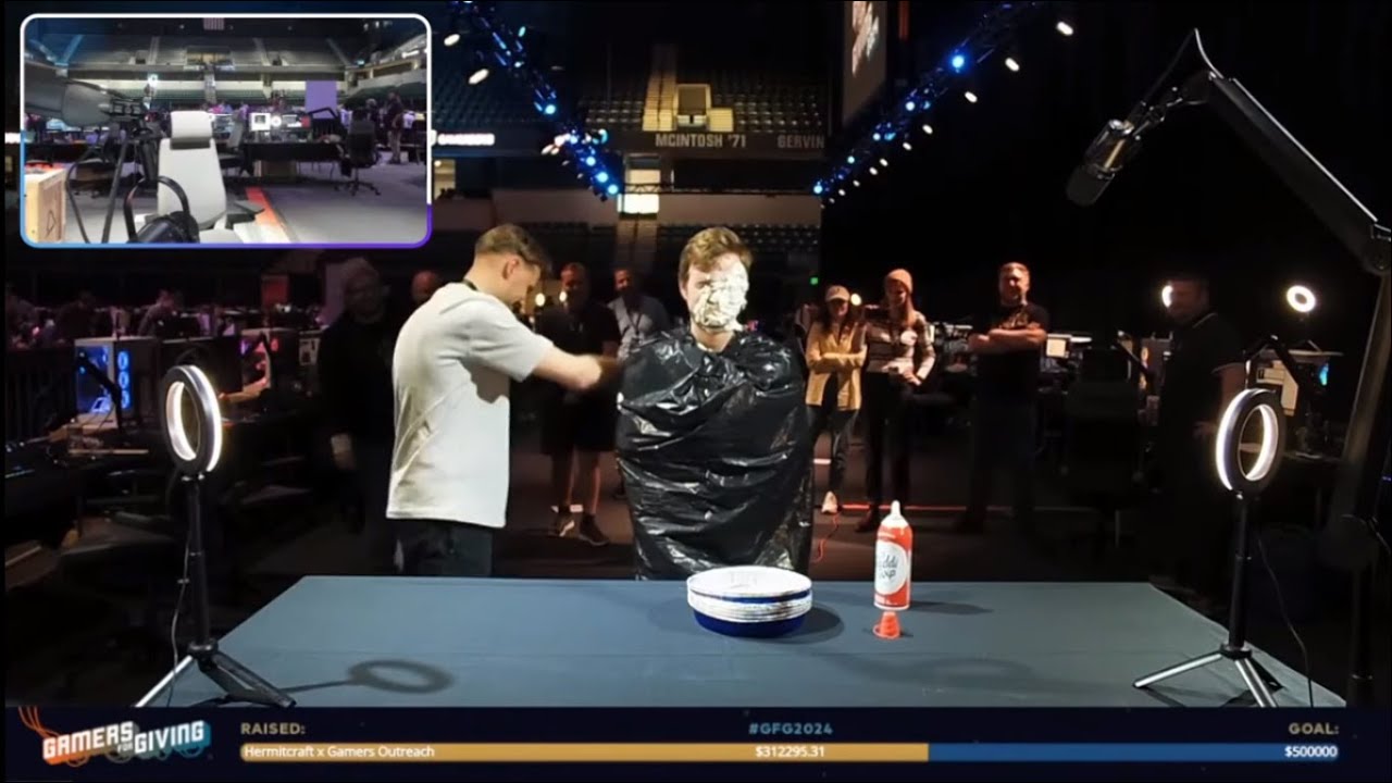 Jimmy pies Grian in the face - YouTube