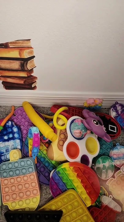 Sorting my fidget collection - YouTube