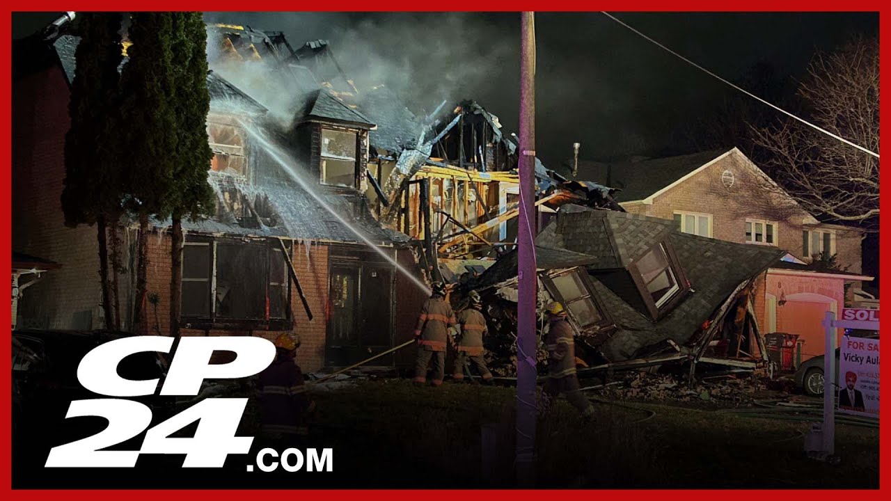 House collapses after residential fire in Brampton - YouTube