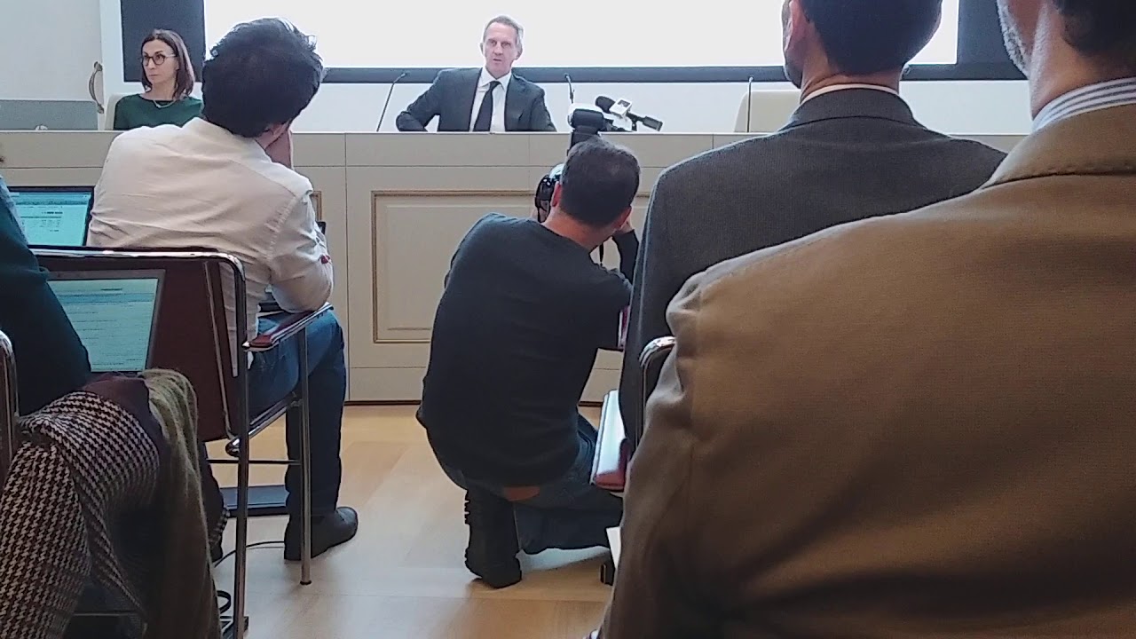 Mediobanca, la conferenza stampa del Ceo Alberto Nagel sul piano ...