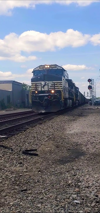 NS 4739 and 4720 lead an outbound coal out of Lamberts Point yard in a meetup! #norfolksouthern ...