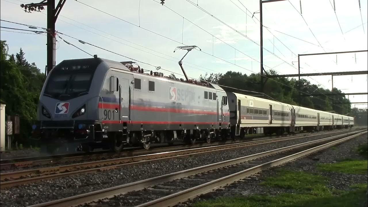20180731 July 31 2018 SEPTA push pull AEM-7, ACS-64, Silverliner IV and CSX Q300 at Langhorne ...