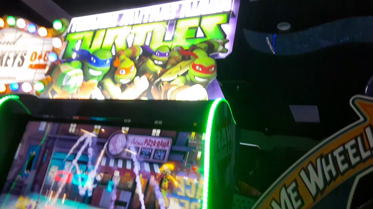 Pigs at the arcade 3 - YouTube