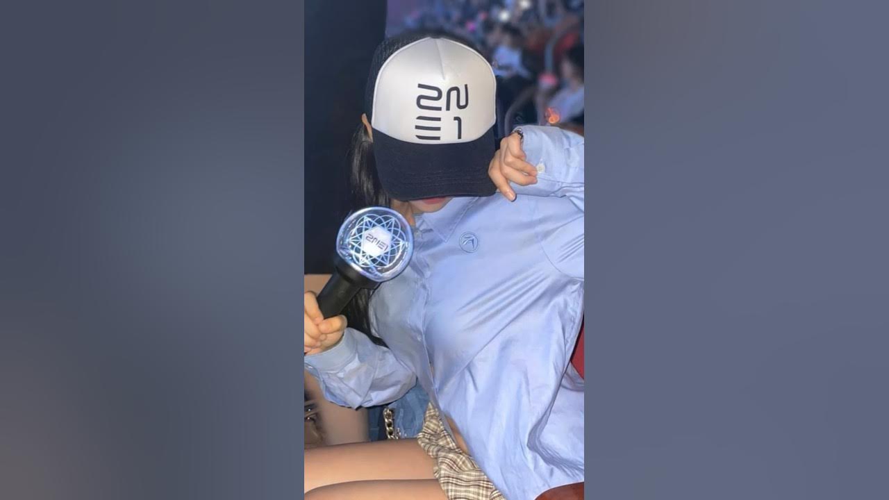 Jennie nonton konser 2ne1 #blackpink #jennie #2ne1 #kpop #kpopedit #kpopidol - YouTube