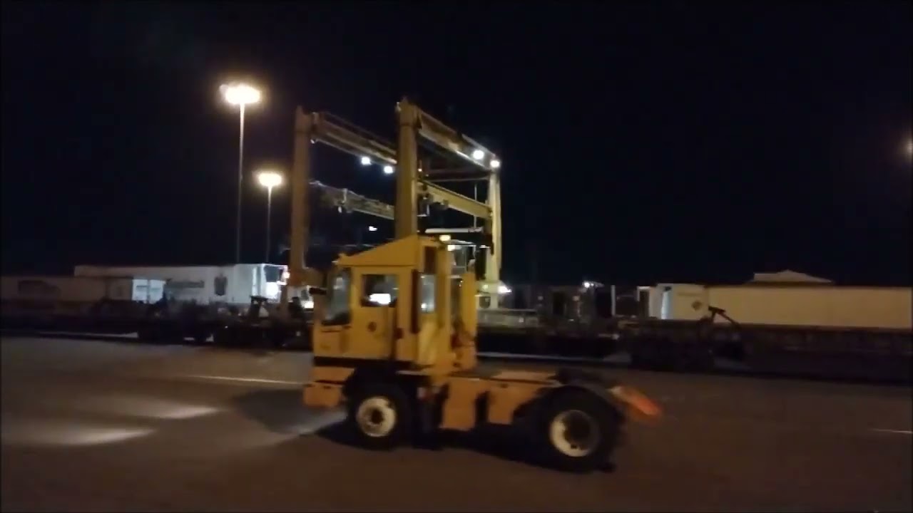 Watching the container I brought to rail ramp being flipped. 2022-09-27 ...