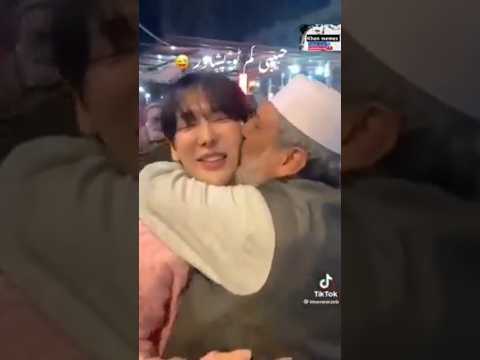 nisar charsi viral video peshawar namakmandi with korean guy viral #nisarcharsitikka