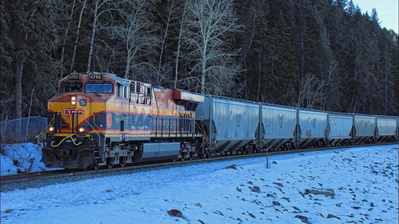 RARE! KCSM 4752 leads CP Grain train Eastbound near Sunalta on the Laggan subdivision. - YouTube