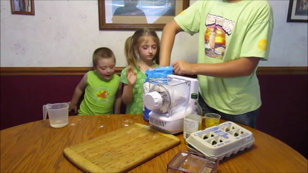 Cooking With Kids: Making Spaghetti! - YouTube