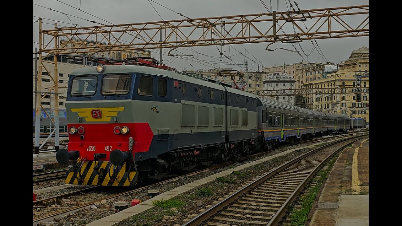Stupenda E656 492 di Fondazione FS impiegata in un particolare invio ...