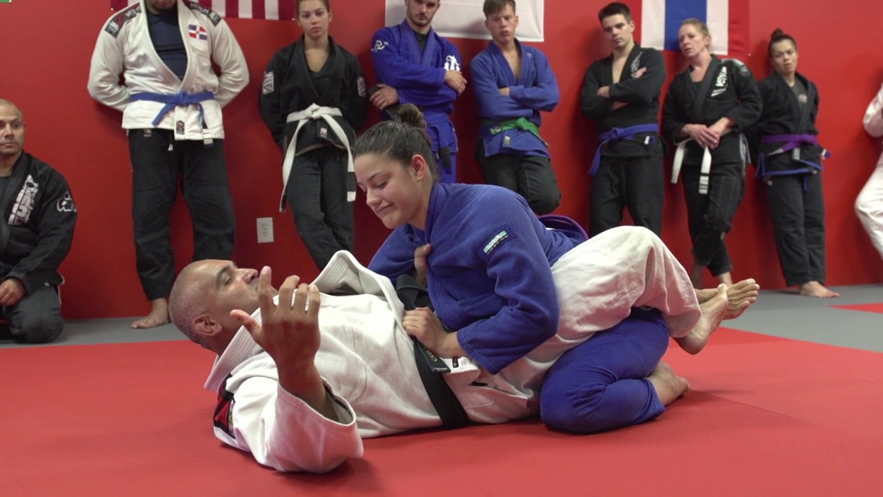 BJJ Smooth Overhook Cross Collar Choke set-up from the Guard: Carlos ...