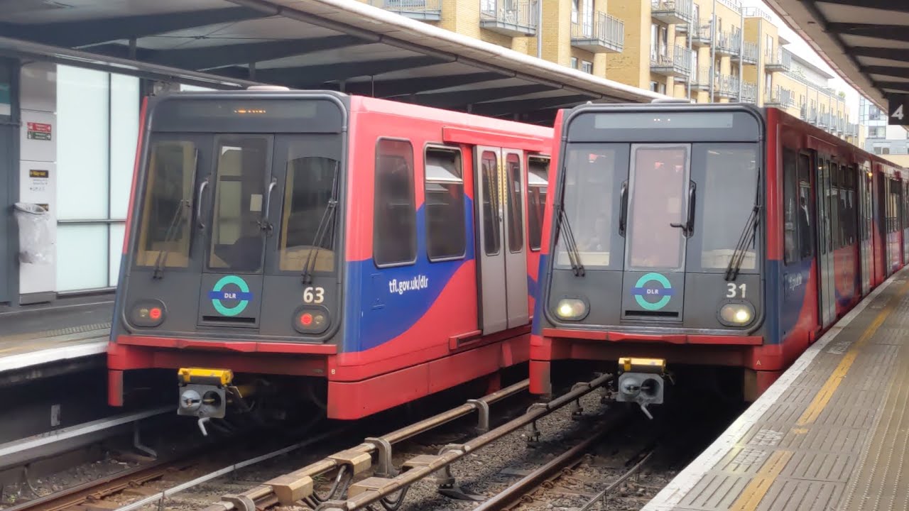 DLR B90 and B92 Stock trains at Limehouse - YouTube