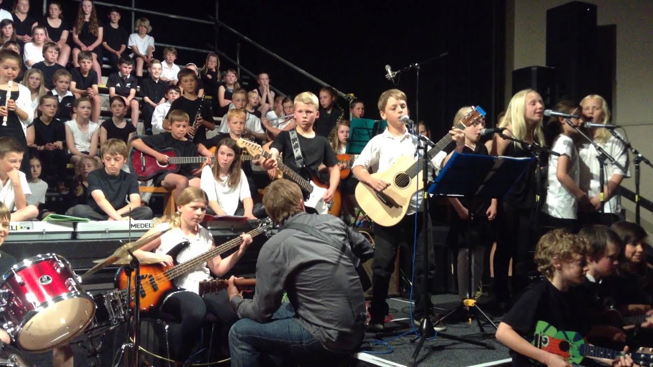 Luca Singing at Music Fest - YouTube