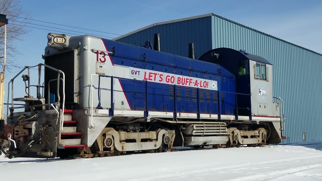 Eleven minutes of a EMD 12-567C at Idle - YouTube