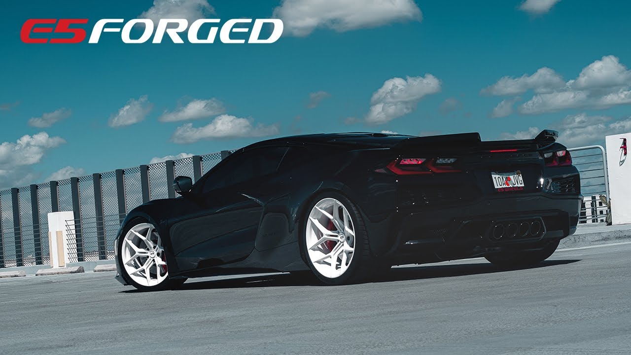 E5 Wheels | Corvette C8 Z06 lowered on our Gloss White Forged Talladega ...