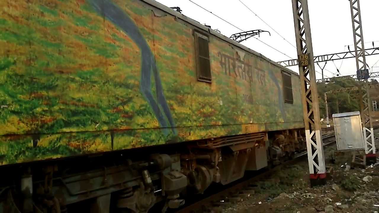 Changing of Locomotive From WCAM-3 to WAP-7 at Igatpuri - YouTube